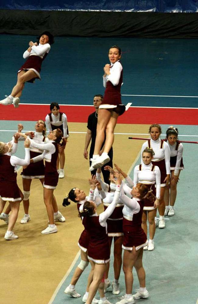 25 Of The Best Cheerleading Fails That Make People Laugh ‘Til They Cry ...