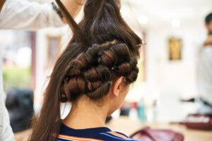 Haircut Etiquette: A Guide to Tipping Your Barber or Stylist – ViralNova
